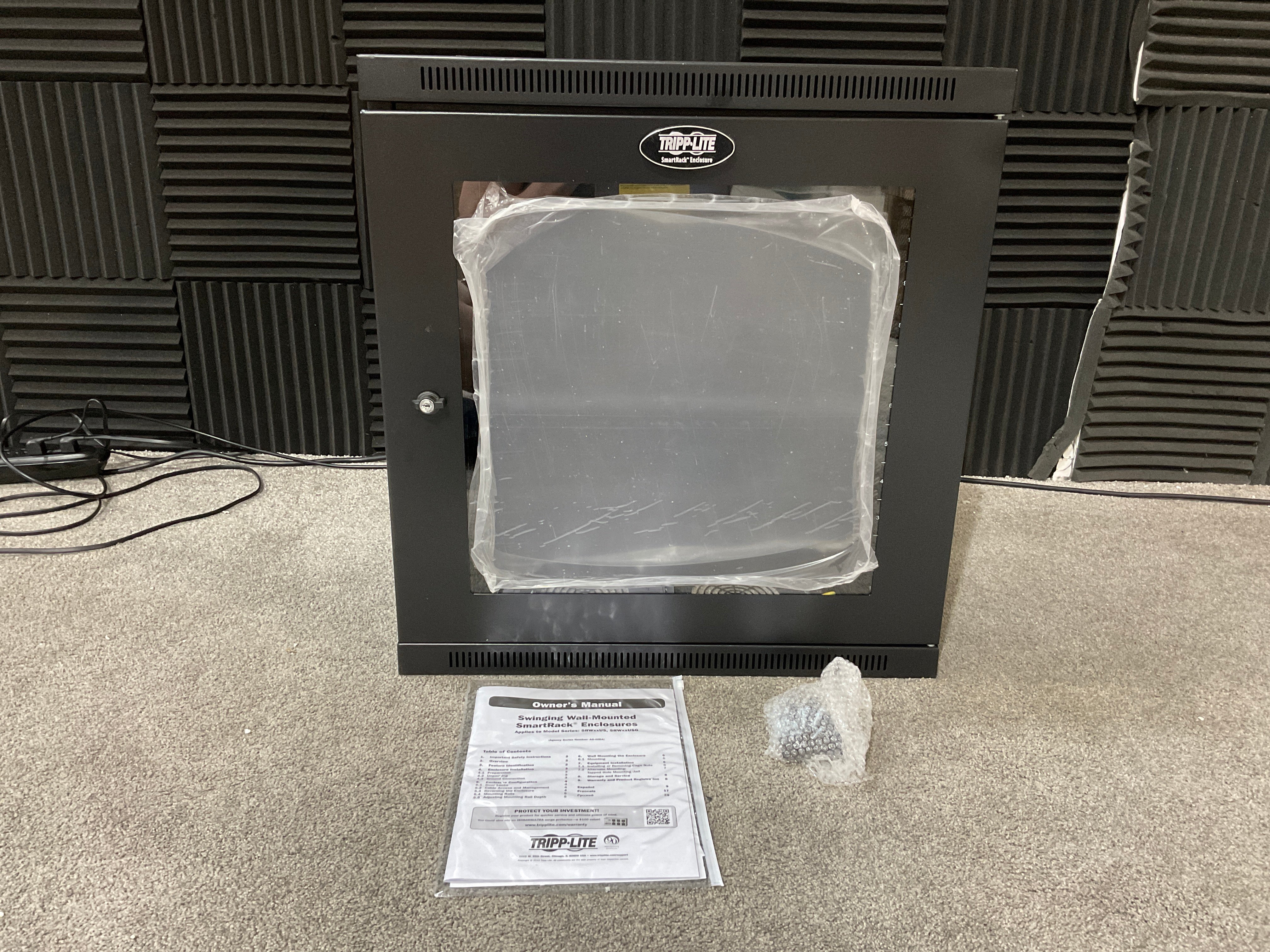 Tripp Lite SmartRack Slim Wall Mount Server Rack (12U) – Bstock