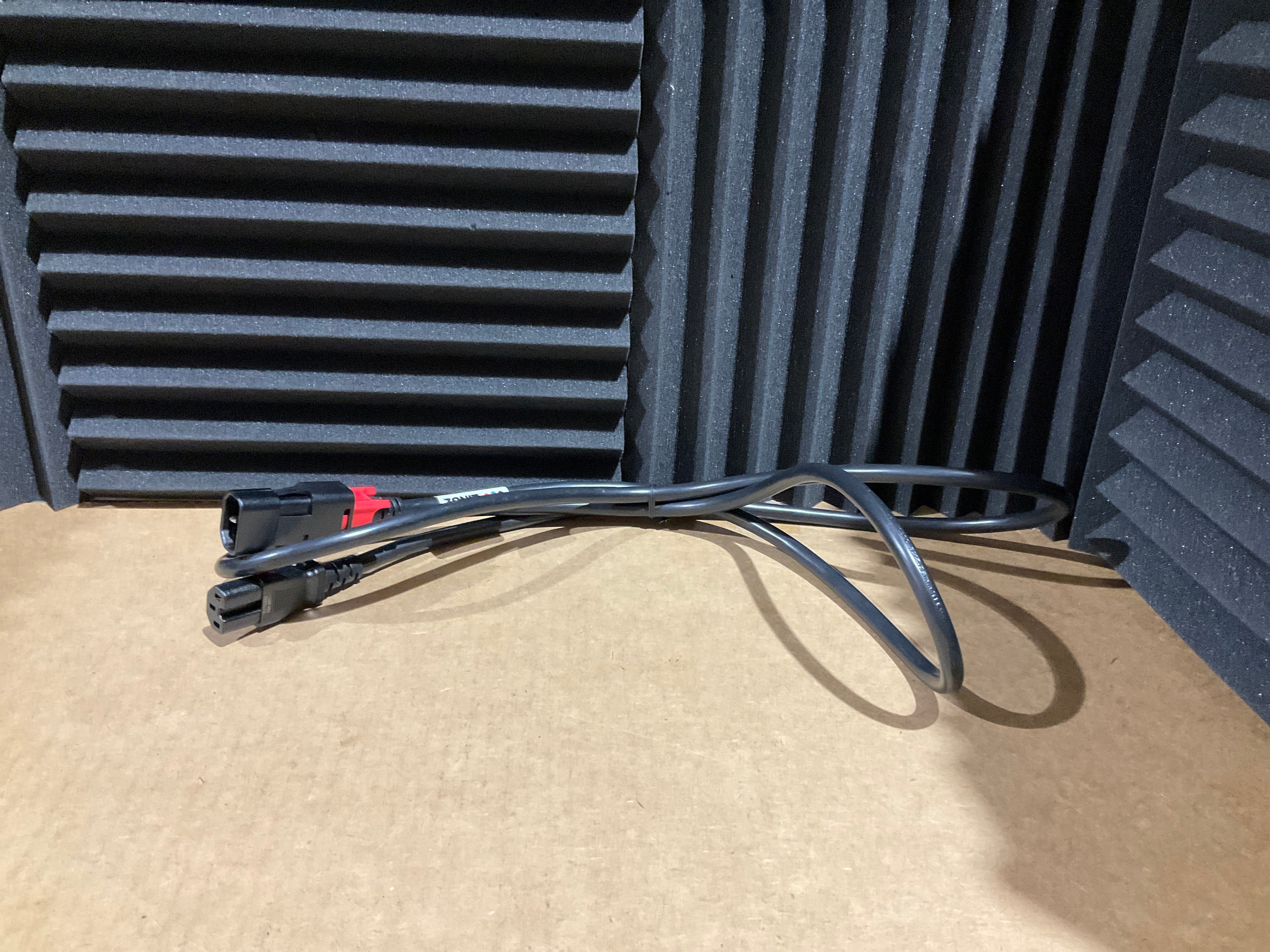 ZonIt Z-Lock Power Cable (C14 to C15) – Bstock